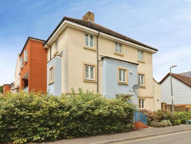 4 bedroom end of terrace house for sale in Arnold Road, Mangotsfield, Bristol, BS16