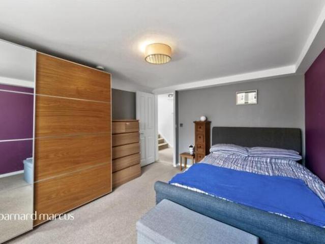 4 bedroom end of terrace house for sale in Attfield Close, London, N20