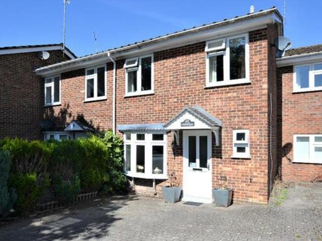4 Bedroom End Of Terrace House For Sale In Bordon, Hampshire