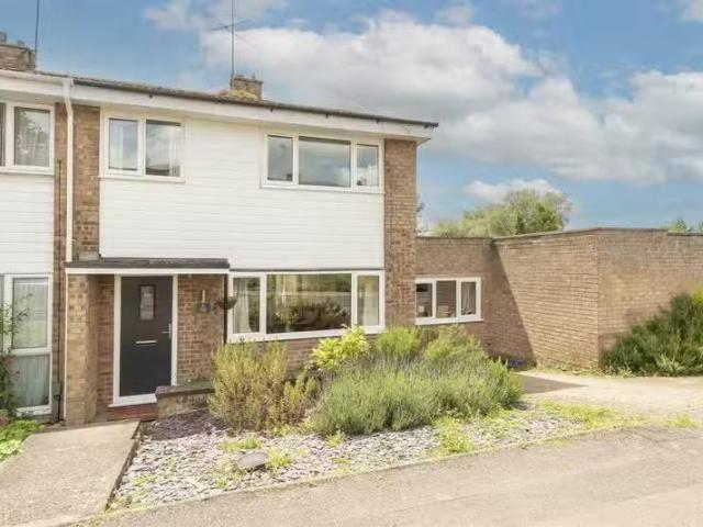 4 bedroom end of terrace house for sale in Batford Road, Harpe.