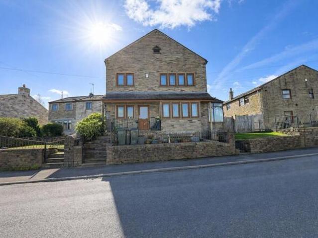 4 bedroom end of terrace house for sale in Back Heights Road, Thornton, Bradford, BD13