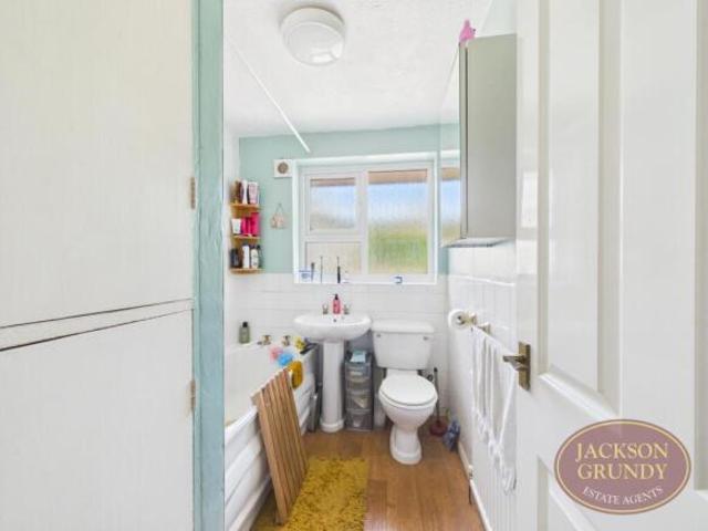 4 bedroom end of terrace house for sale in Bankside, Links View, NN2 7NG, NN2