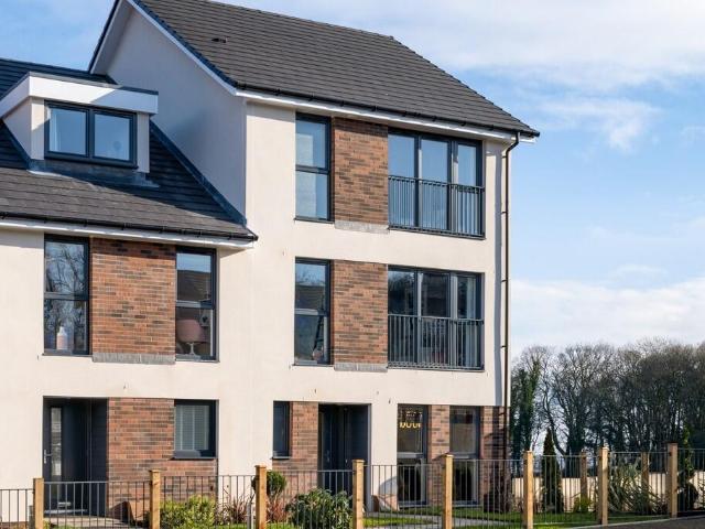 4 bedroom end of terrace house for sale in Barrhead, Glasgow, G78 2SZ, G78