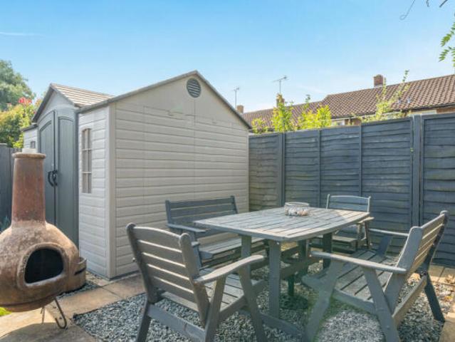 4 bedroom end of terrace house for sale in Bartelotts Road, Slough, Berkshire, SL2