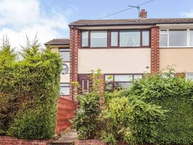 4 bedroom end of terrace house for sale in Beaumont Close Stanley WAKEFIELD WF3
