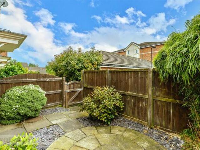 4 bedroom end of terrace house for sale in Birchwood Close, Lindley, Huddersfield, West Yorkshire, HD3