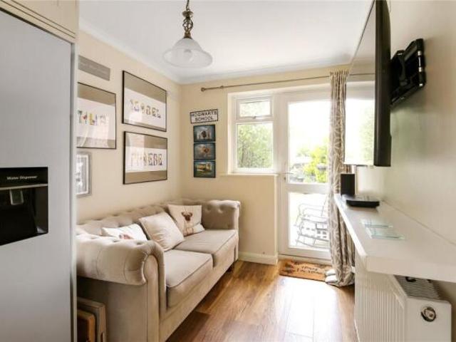 4 bedroom end of terrace house for sale in Bramshaw Close, Winchester, SO22