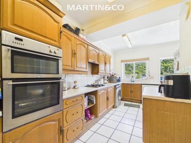 4 bedroom end of terrace house for sale in Brands Road, Langley, SL3