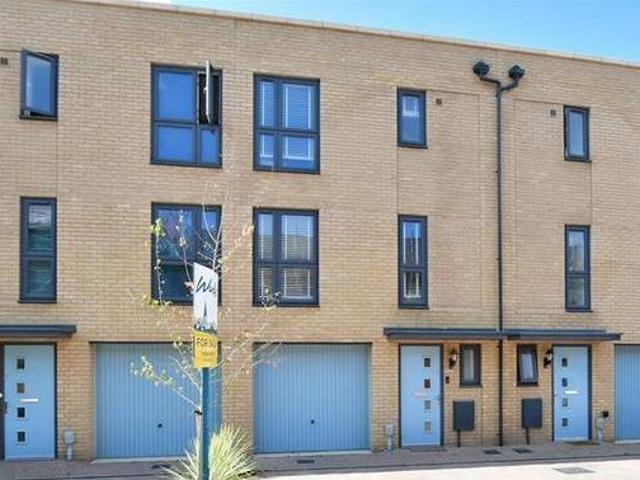 4 bedroom end of terrace house for sale in Bricklayers Way Chatham Kent ME4