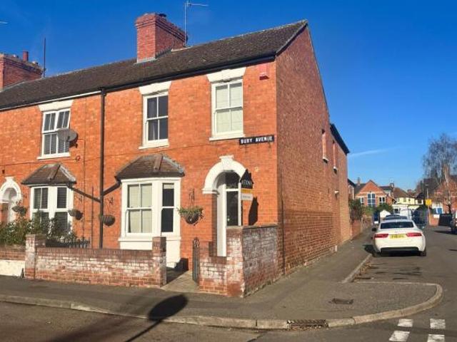 4 bedroom end of terrace house for sale in Bury Avenue, Newport Pagnell, MK16