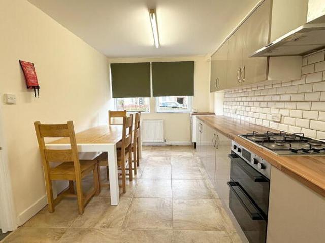 4 bedroom end of terrace house for sale in Bushland Road, The Headlands, NN3