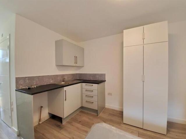 4 bedroom end of terrace house for sale in Gower Street, Reading, RG1 7PE, RG1