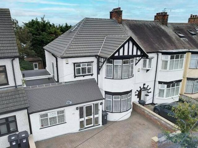 4 Bedroom End Of Terrace House For Sale In Gants Hill, Ilford