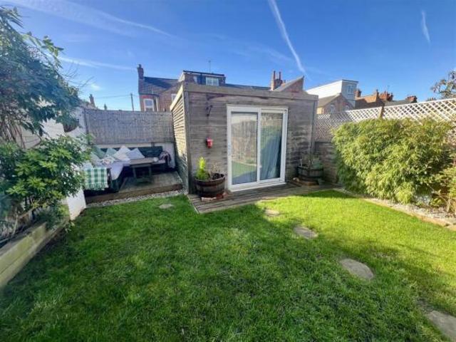 4 bedroom end of terrace house for sale in George Street, Bedford, MK40