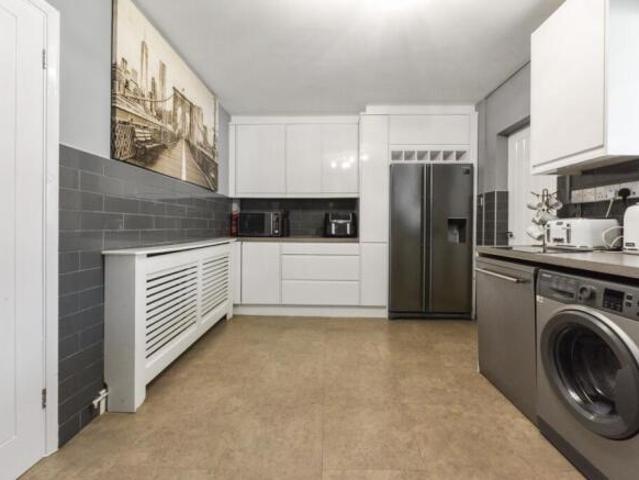 4 bedroom end of terrace house for sale in Gloucester Road, Gravesend, DA12