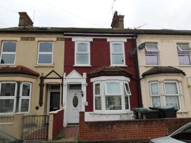 4 Bedroom End Of Terrace House For Sale In Gravesend, Kent