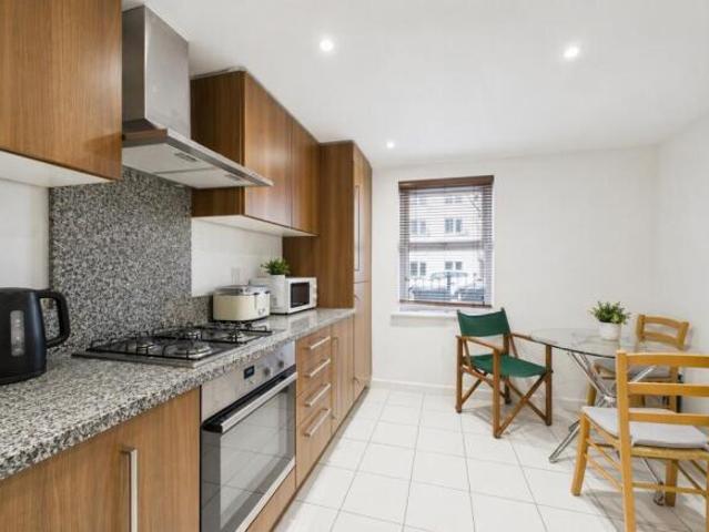 4 bedroom end of terrace house for sale in Gweal Avenue, Reading, Berkshire, RG2