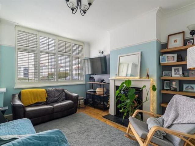 4 bedroom end of terrace house for sale in Downend Road, Horfield, BS7