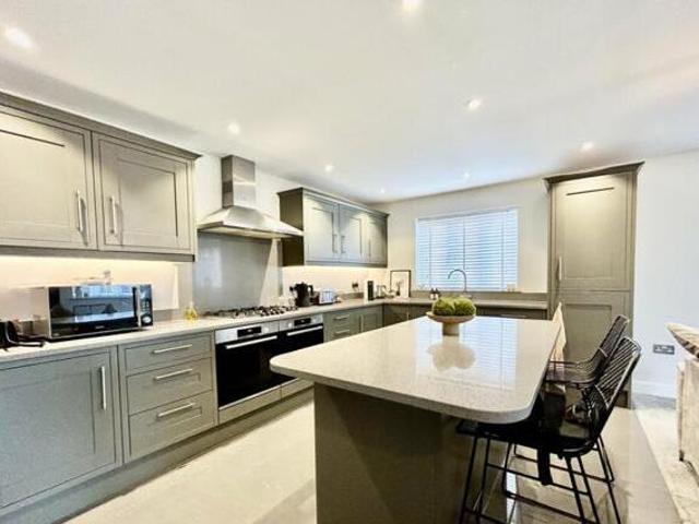 4 Bedroom End Of Terrace House For Sale In Deanshanger, Milton Keynes