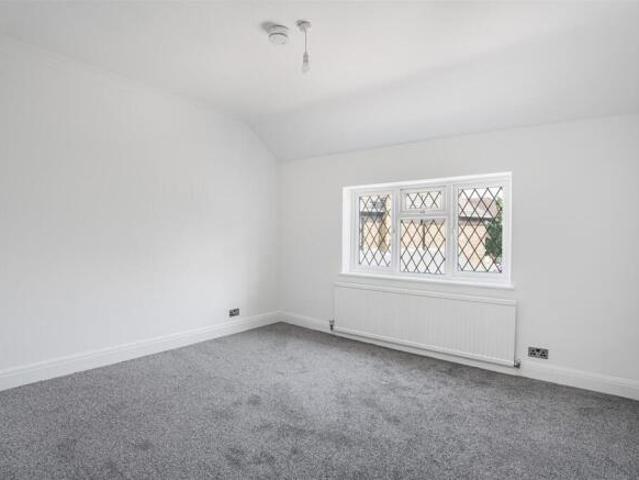 4 bedroom end of terrace house for sale in Endlebury Road, North Chingford, E4