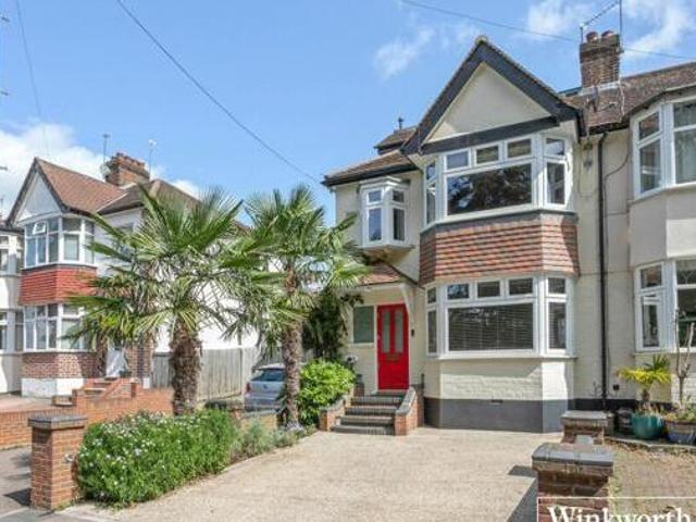 4 Bedroom End Of Terrace House For Sale In East Barnet