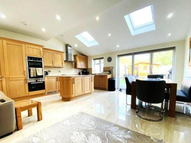 4 Bedroom End Of Terrace House For Sale In East Barnet