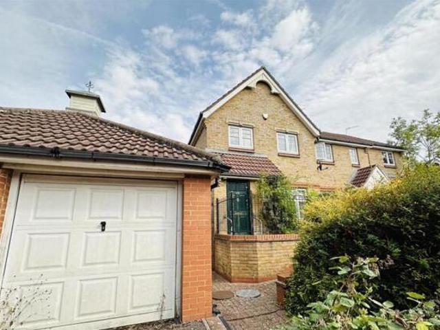 4 Bedroom End Of Terrace House For Sale In Edgware, Middlesex