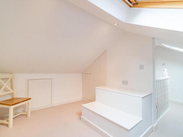 4 bedroom end of terrace house for sale in Etna Road, St. Albans, AL3