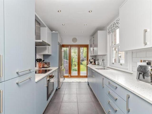 4 bedroom end of terrace house for sale in Folly Avenue, St. Albans, AL3