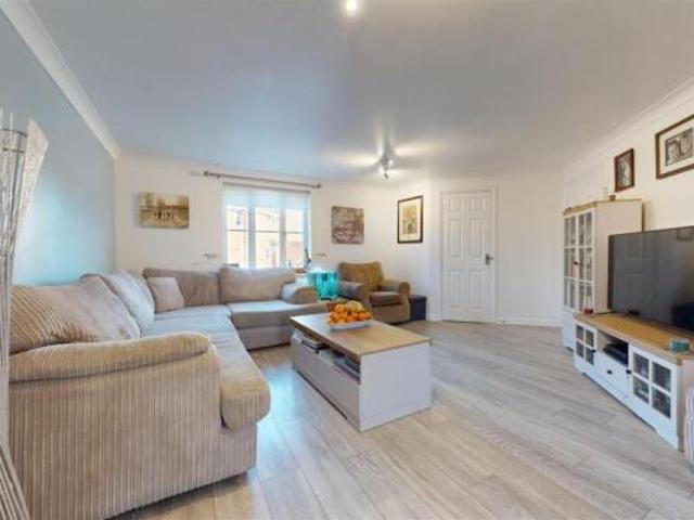 4 bedroom end of terrace house for sale in Flaxley Gate, Monkston, Milton Keynes, MK10