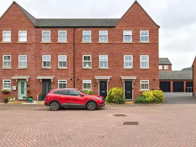 4 bedroom end of terrace house for sale in Kohima Crescent, Sa.