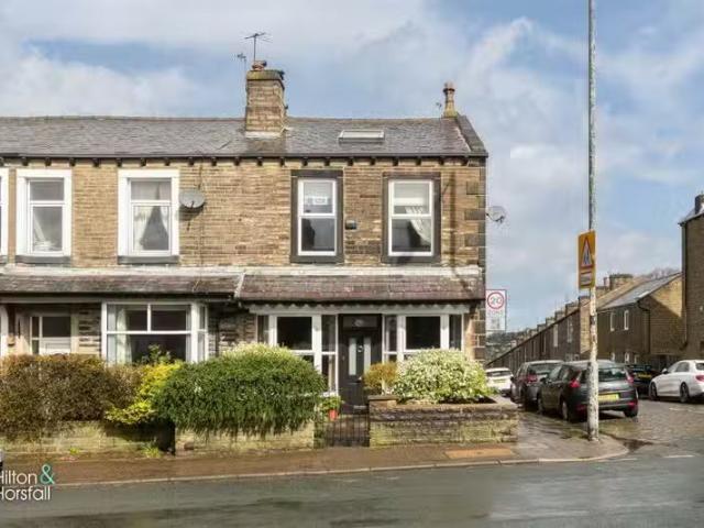 4 bedroom end of terrace house for sale in Keighley Road, Coln.