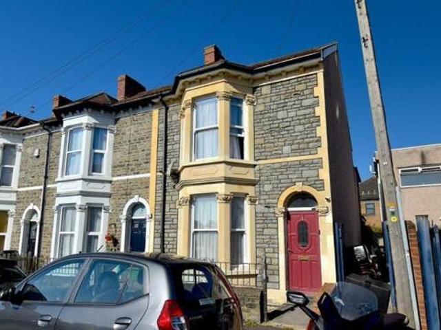 4 Bedroom End Of Terrace House For Sale In Kingswood