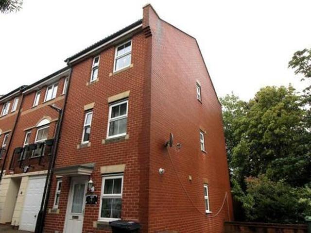 4 Bedroom End Of Terrace House For Sale In Kingswood