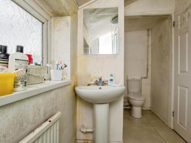 4 bedroom end of terrace house for sale in Holly Mount, Worcester, Worcestershire, WR4