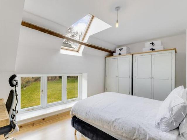 4 bedroom end of terrace house for sale in Home Farm Court, Putteridge Park, LU2
