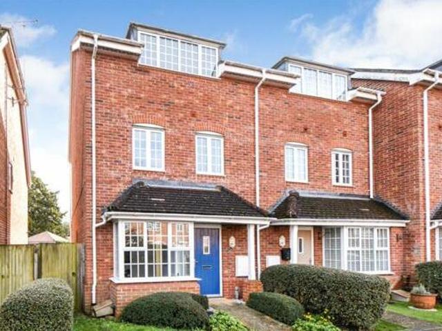 4 Bedroom End Of Terrace House For Sale In Hook, Hampshire