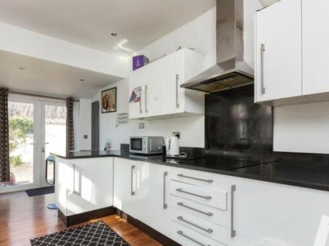 4 Bedroom End Of Terrace House For Sale In Hornchurch
