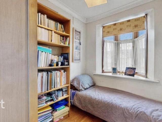 4 bedroom end of terrace house for sale in Hathaway Gardens, ROMFORD, RM6