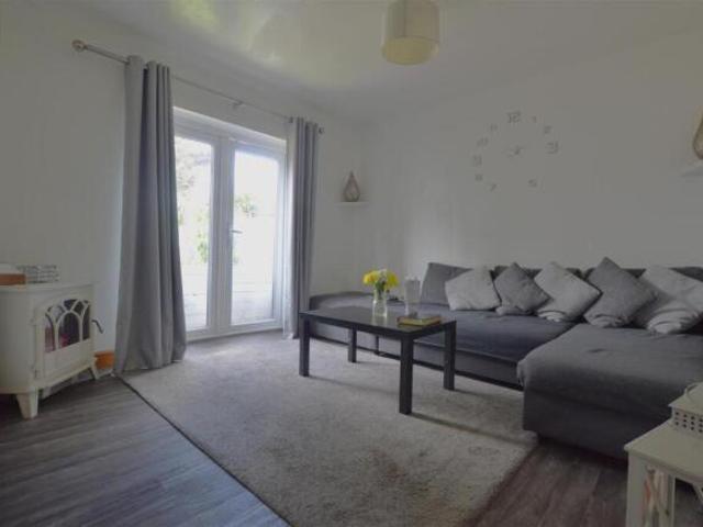 4 bedroom end of terrace house for sale in Hatton Avenue, Slough, SL2