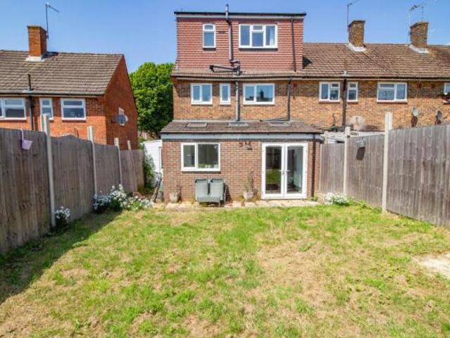 4 bedroom end of terrace house for sale in Hayling Road, South Oxhey, Watford, WD19