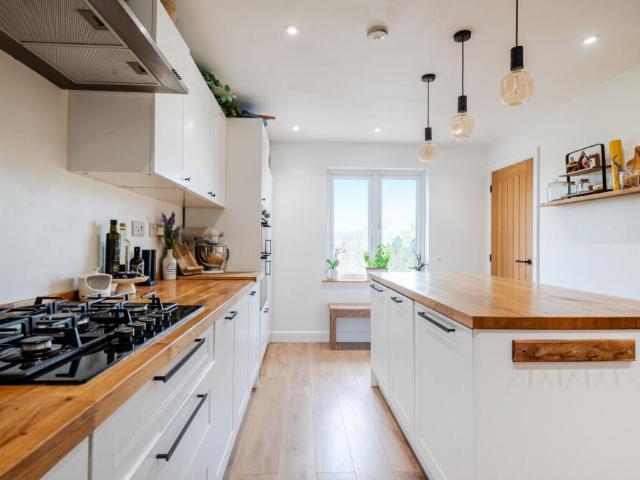 4 bedroom end of terrace house for sale in Hemerdon Heights, Plymouth, Devon, PL7