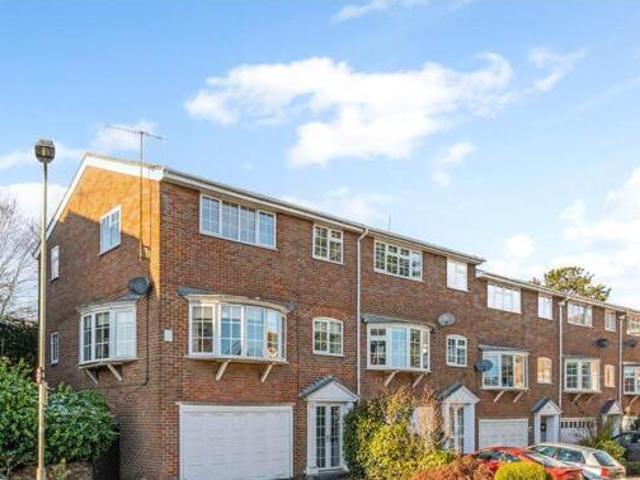 4 Bedroom End Of Terrace House For Sale In Henley on thames, Oxfordshire