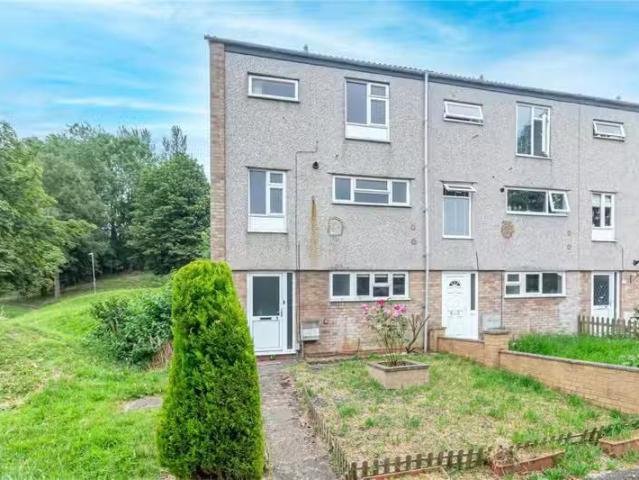 4 bedroom end of terrace house for sale in Highland Way, Reddi.