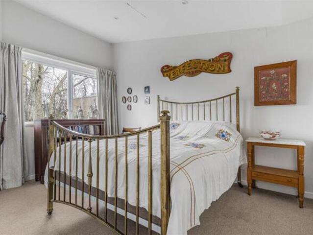 4 bedroom end of terrace house for sale in Highsett, Cambridge, CB2