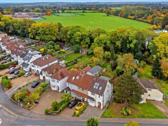 4 bedroom end of terrace house for sale in Hill End Lane, St Albans, AL4