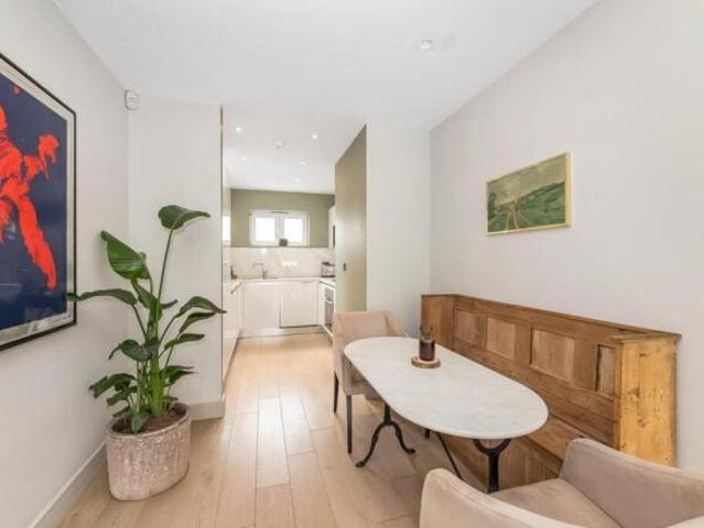 4 bedroom end of terrace house for sale in Hinton Road, Herne Hill, London, SE24