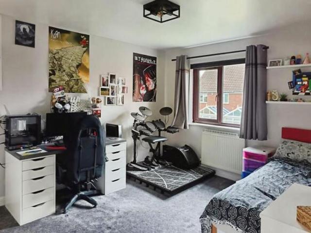 4 bedroom end of terrace house for sale in Hutchings Mead, Exeter, EX1