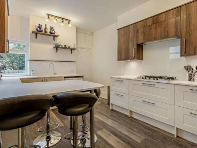 4 bedroom end of terrace house for sale in Huntingdon Road, Cambridge, Cambridgeshire, CB3
