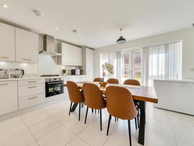 4 bedroom end of terrace house for sale in Oakenshaw Reach, Basingstoke, RG24